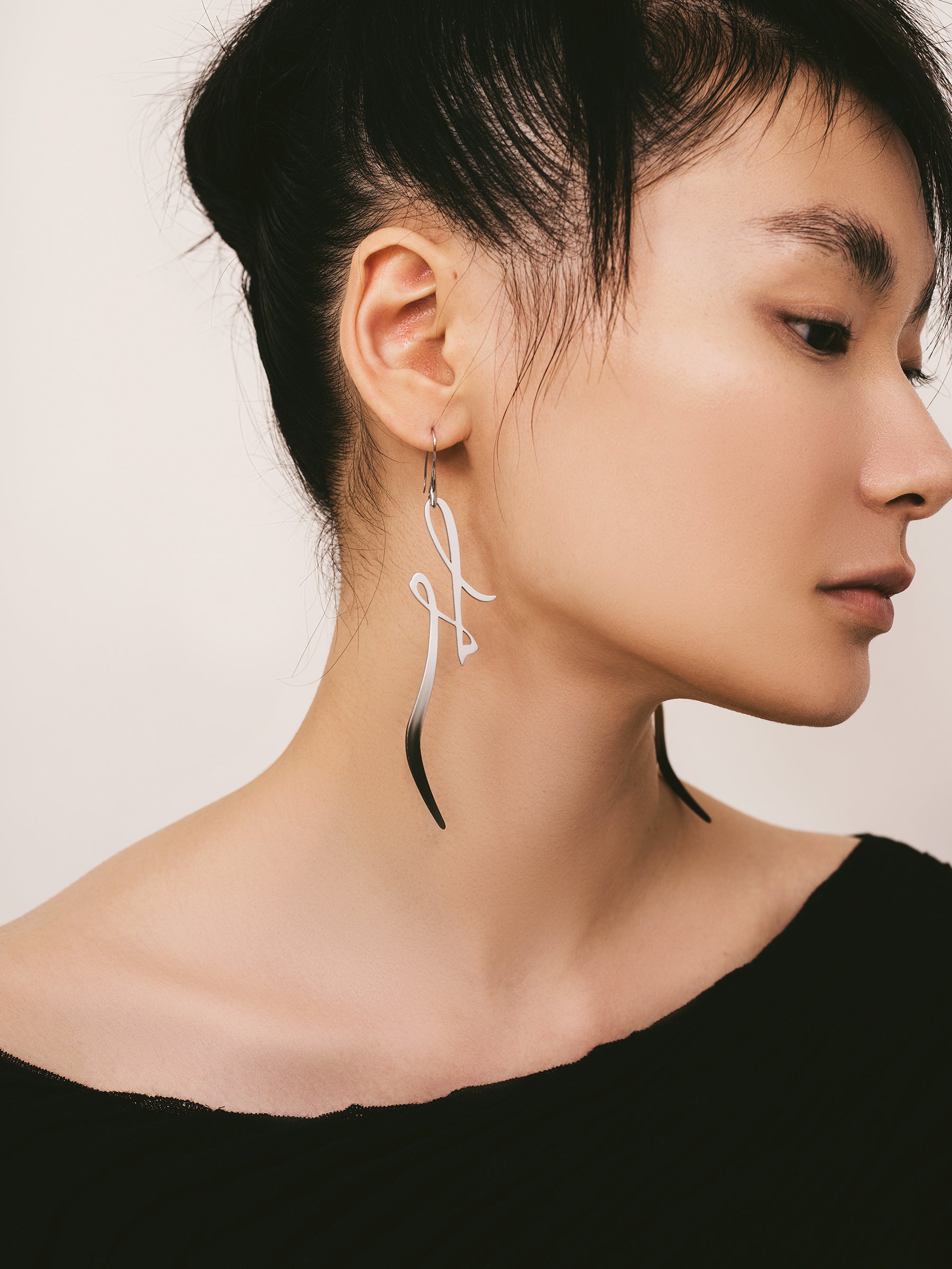 Mimi Hook Earrings in Silver/Black – Japan Objects Store